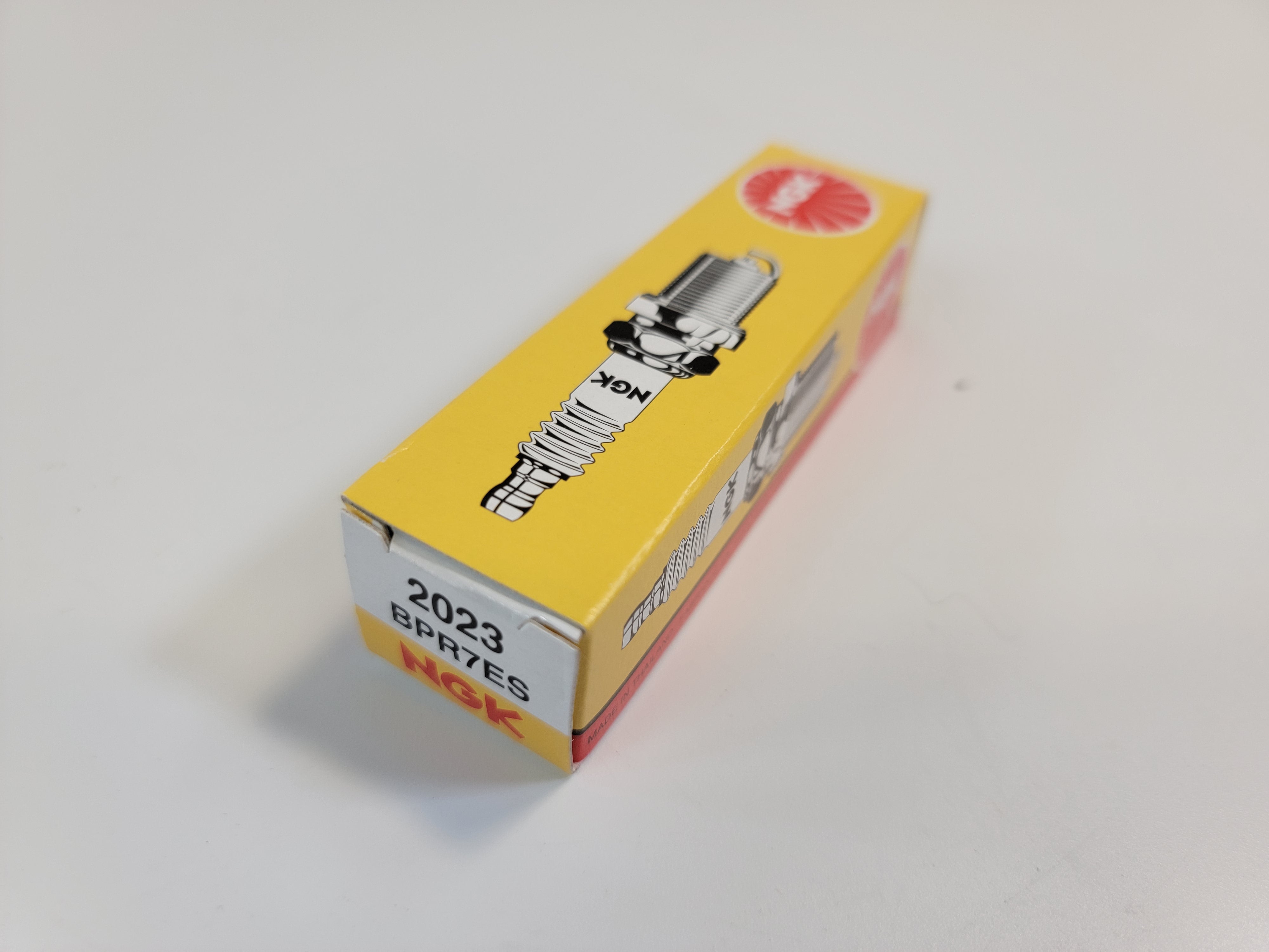 NGK BPR7ES Spark Plug Moto Guzzi California, V11 Sport, V7 Special, et ...